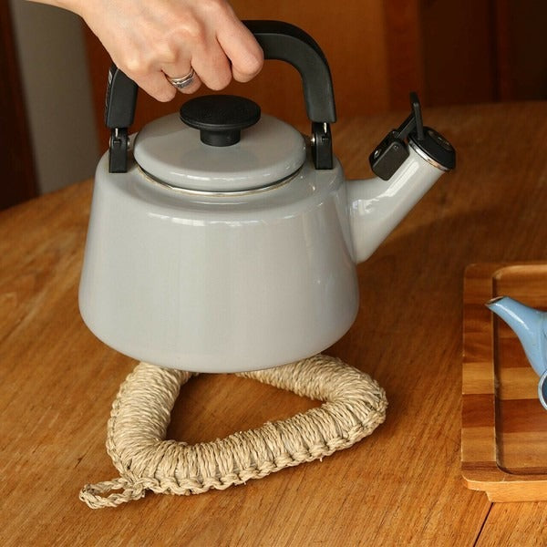 Seagrass Woven Triangle Trivet – Ema's Table
