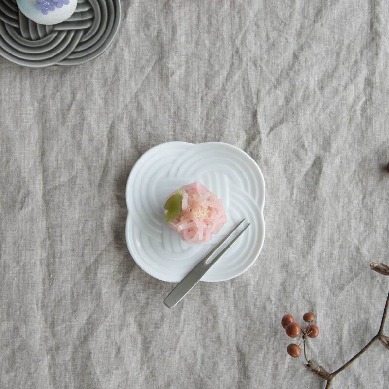 Musubi Knot White Square Plate 4.5" – Ema's Table
