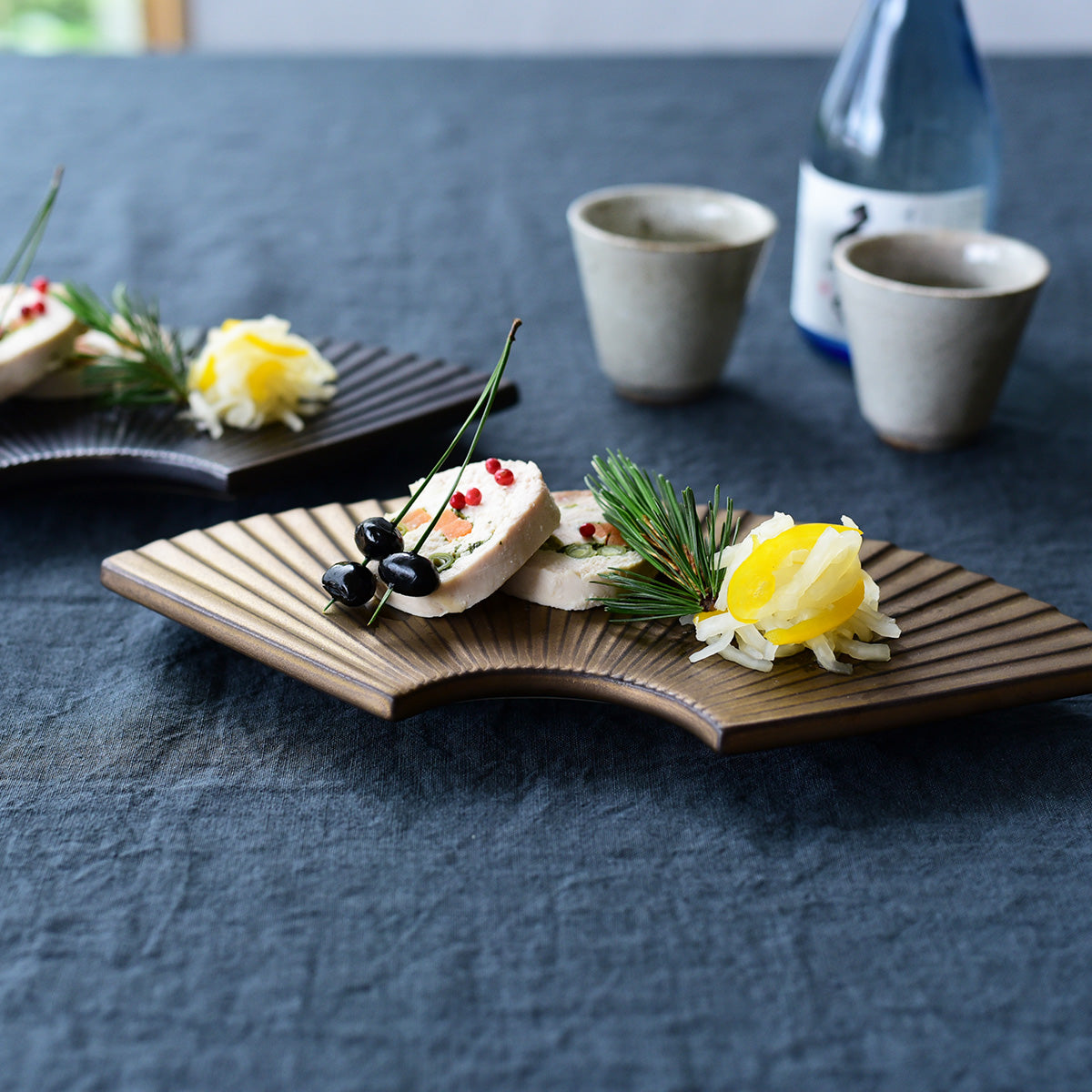 Tacca Folding Fan Plate 10.5" – Ema's Table